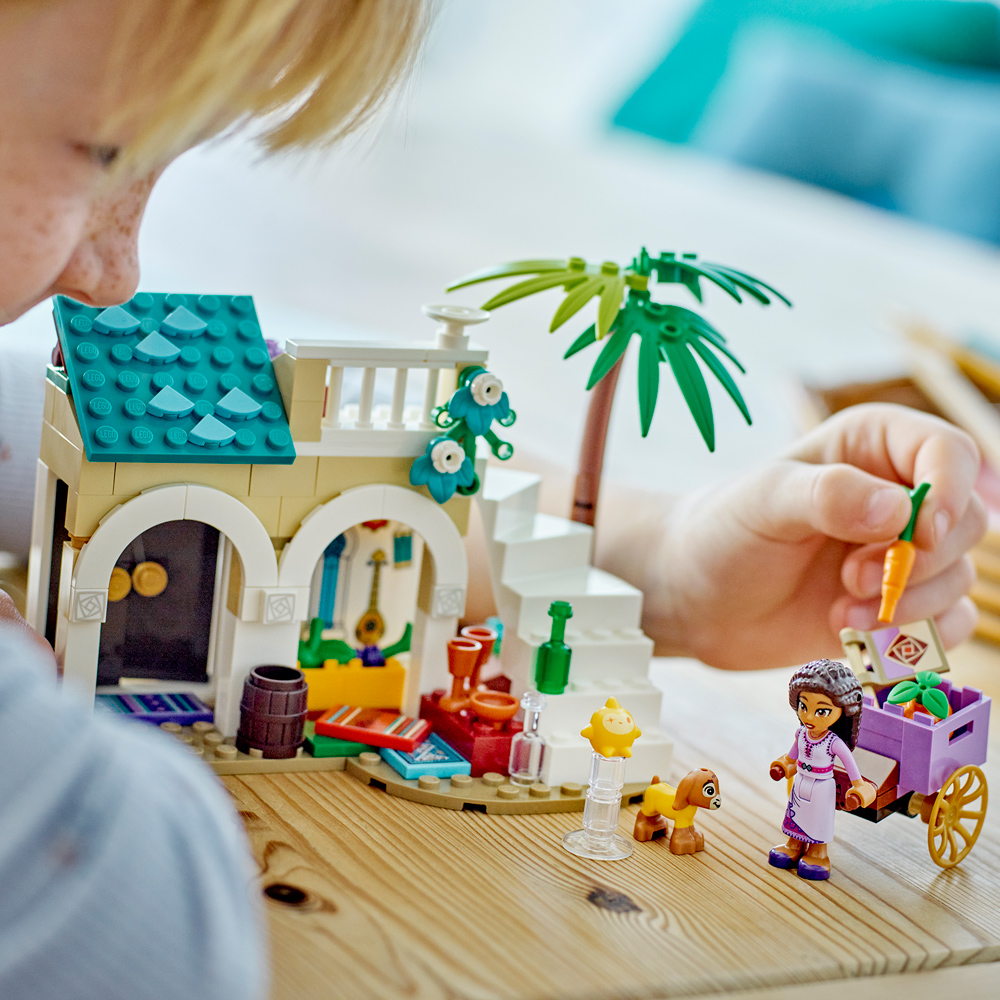 LEGO Disney Wish Asha in the City of Rosas Set 43223