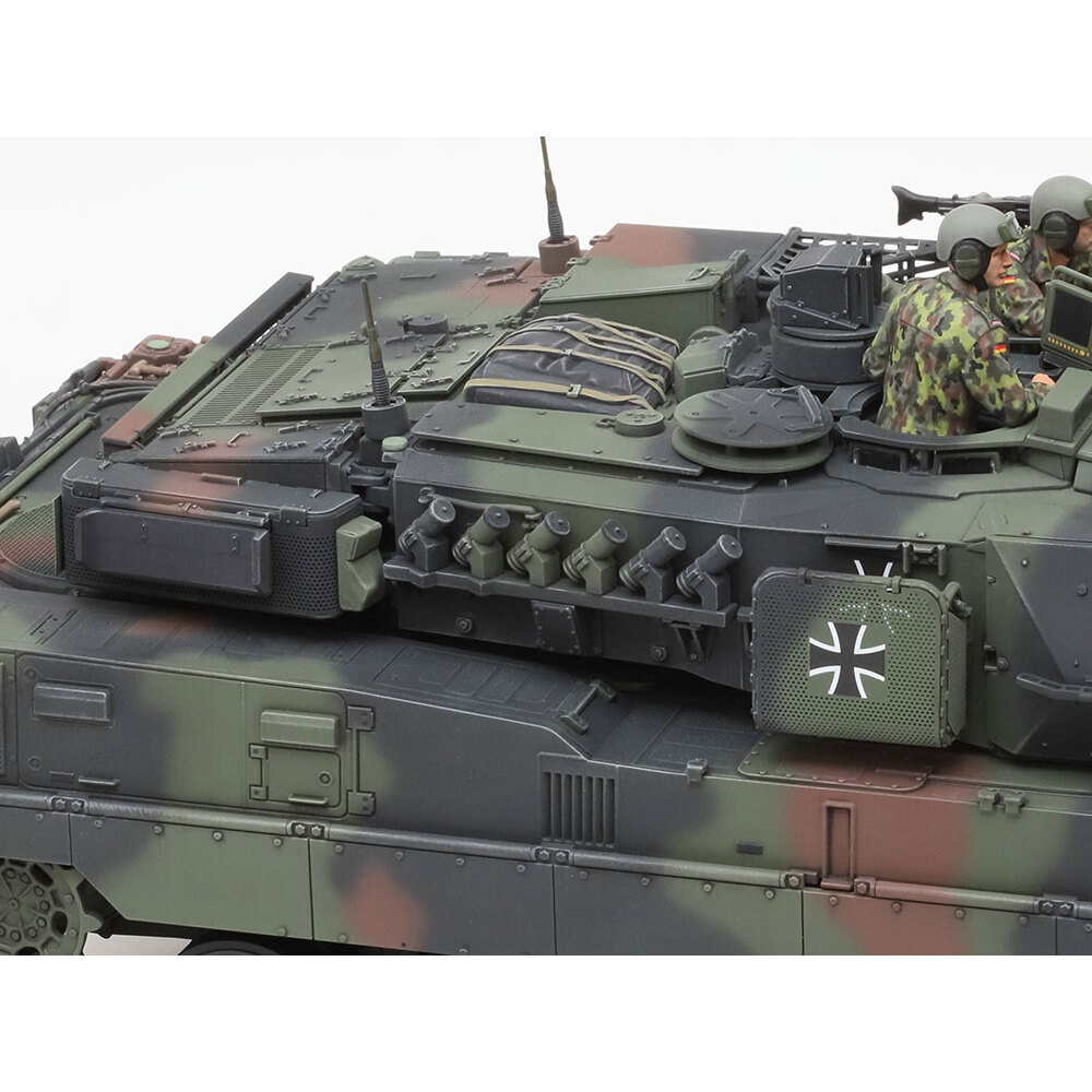 Tamiya Leopard 2 A7V Model Kit Scale 1/35
